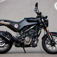 125er-Retro-Bikes Husqvarna Svartpilen 125 und Yamaha XSR 125 ...