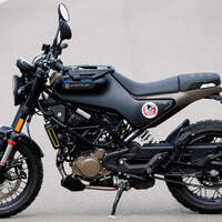 125er-Retro-Bikes Husqvarna Svartpilen 125 und Yamaha XSR 125 ...