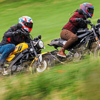 125er-Retro-Bikes Husqvarna Svartpilen 125 und Yamaha XSR 125 ...
