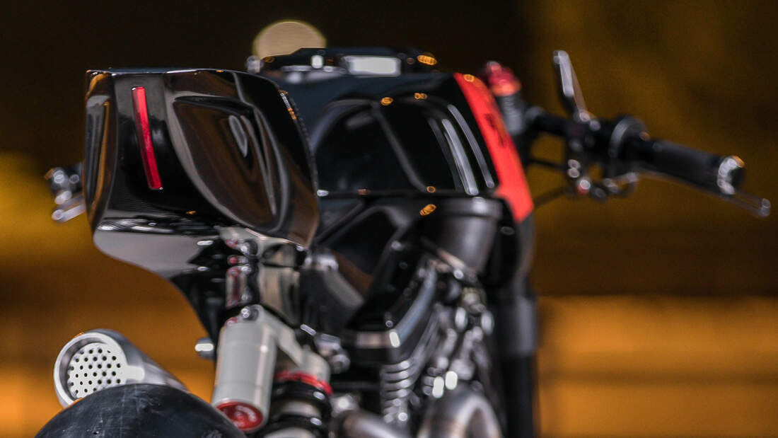 Avinton Black Swan mit V-Twin von Ortolani Customs | MOTORRADonline.de