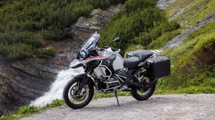 BMW CE 02 als 125er und 50er: Neuer Elektroroller für 2024 ...