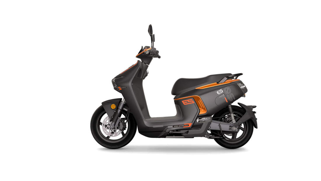 Cineco ES5 Elektroroller der 125er-Klasse mit 3 Wechselakkus ...