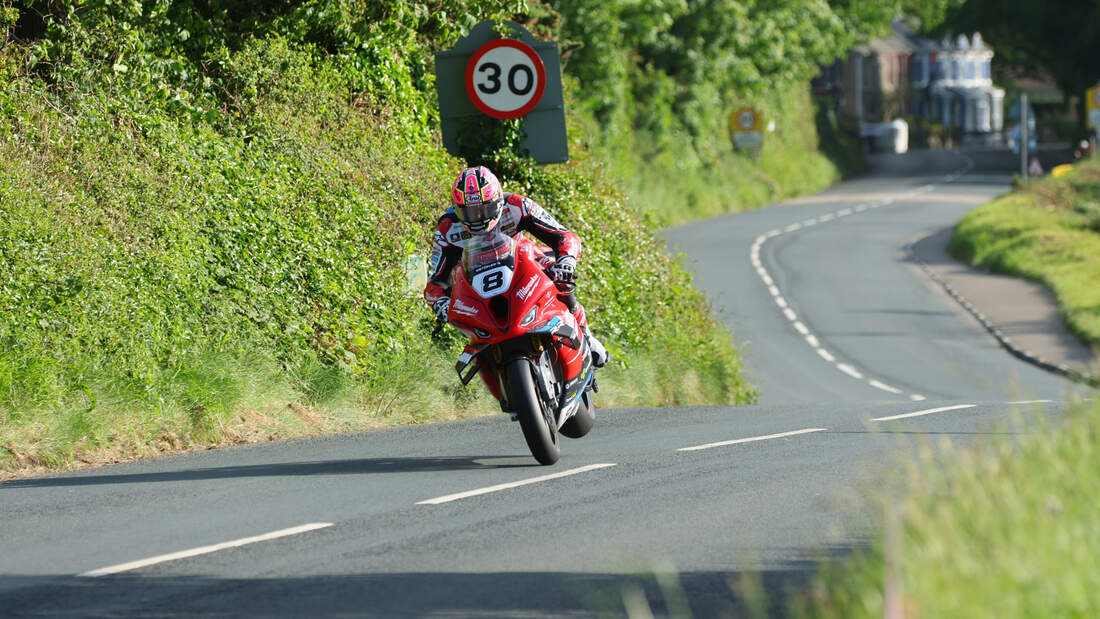 Davey Todd stoppt Siegesserie von Hickman bei TT 2024 | MOTORRADonline.de