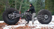 Monster-Chopper mit KTM-V2 und 46-Zoll-Reifen von Grind Hard ...