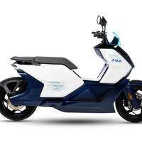 100 kg leichter E-Roller für Pendler: Keeway EZI Hypevolt ...