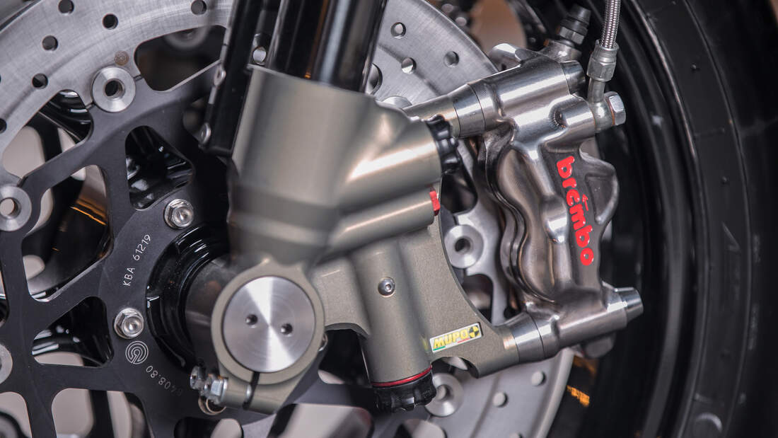 Avinton Black Swan mit V-Twin von Ortolani Customs | MOTORRADonline.de