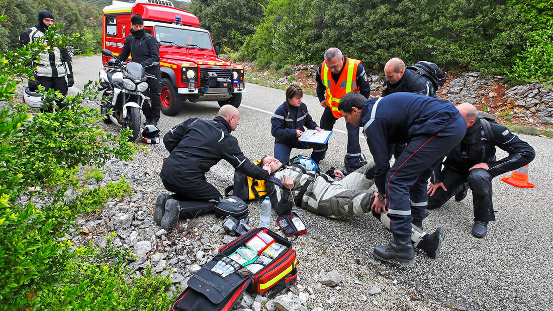 Richtiges Verhalten am Unfallort: So einfach geht Erste Hilfe | MOTORRADonline.de