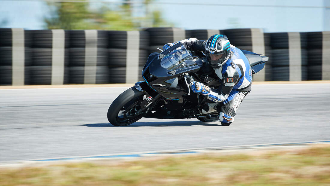 Erste Fahreindrücke mit der Yamaha R7 | MOTORRADonline.de