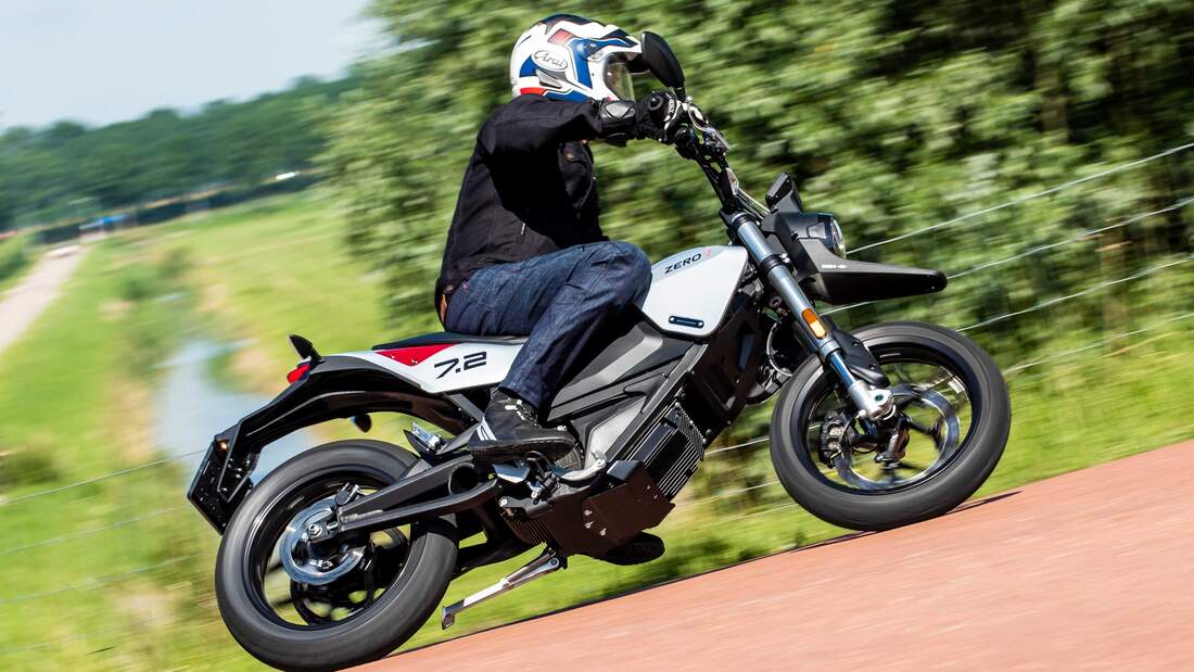 Zero FXE: Elektro-Supermoto im Fahrbericht | MOTORRADonline.de