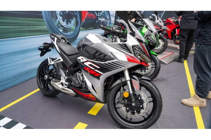 Zongshen Zonsen Cyclone RC 401 R mit Einarmschwinge | MOTORRADonline.de