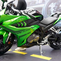 Zongshen Zonsen Cyclone RC 401 R mit Einarmschwinge | MOTORRADonline.de