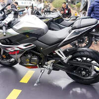 Zongshen Zonsen Cyclone RC 401 R mit Einarmschwinge | MOTORRADonline.de