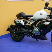 Zonsen ZS 150 Mini Panda als Scrambler und Café Racer | MOTORRADonline.de