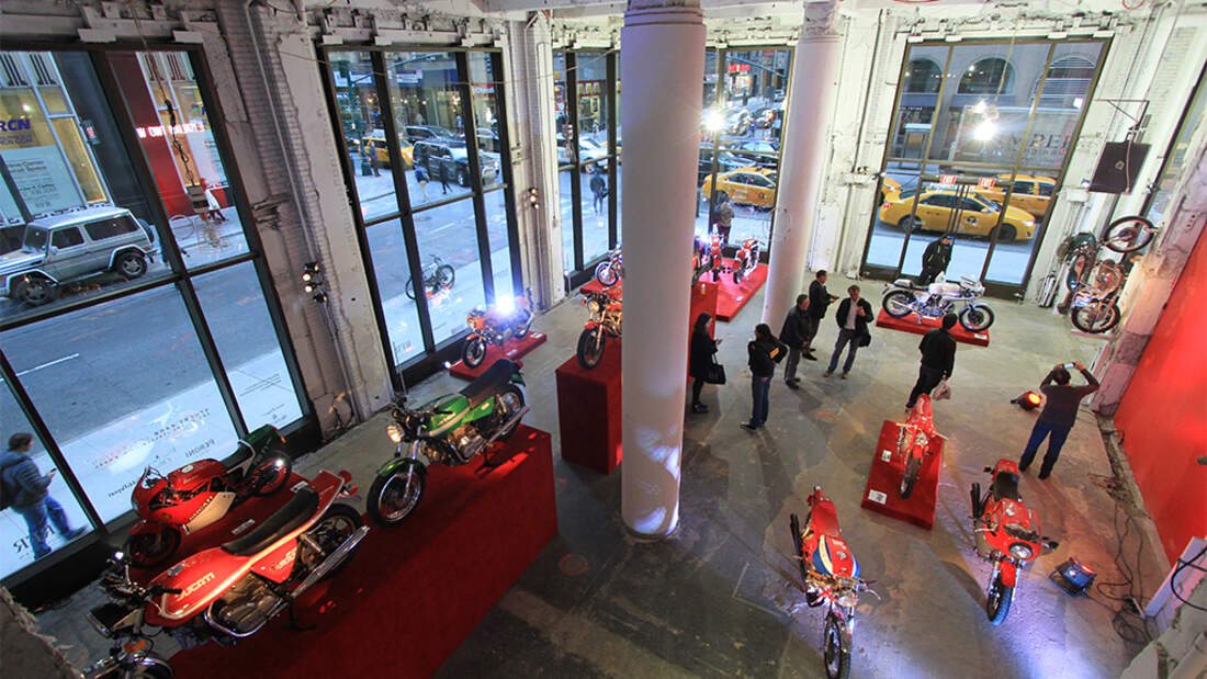 Stuart Parr Collection Art of the Italian Two Wheel - MOTORRADonline.de