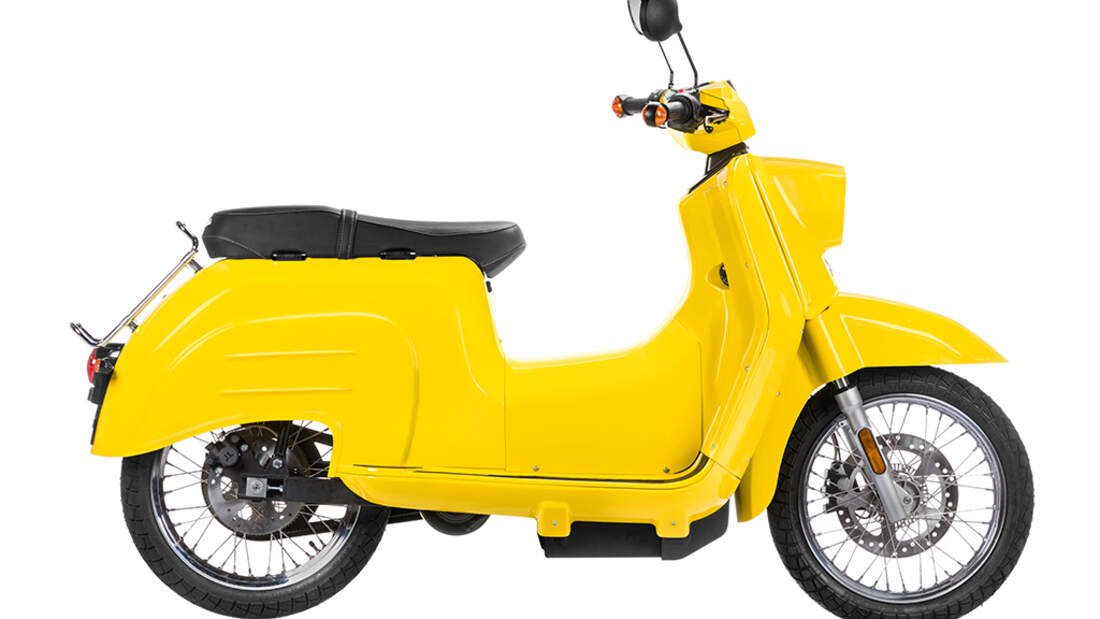 Simson Schwalbe als Elektro-Roller auf der INTERMOT 2016 ...