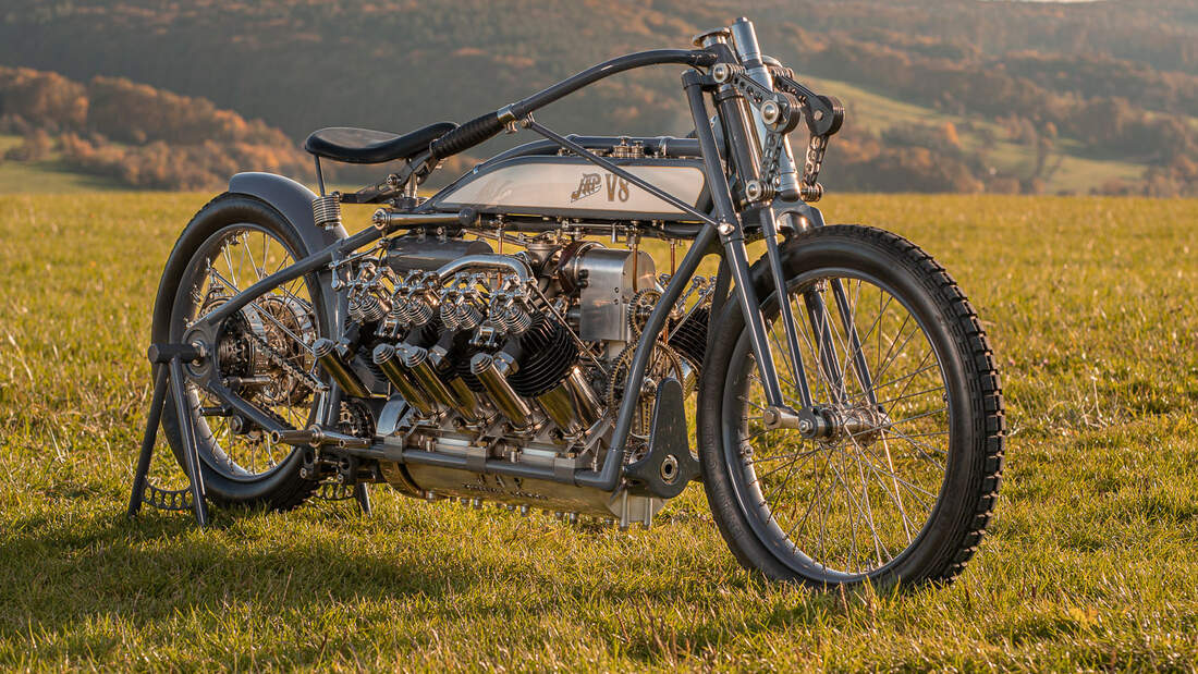 JAP V8 von Pavel Malanik: Motorrad mit 4.400 Kubik | MOTORRADonline.de