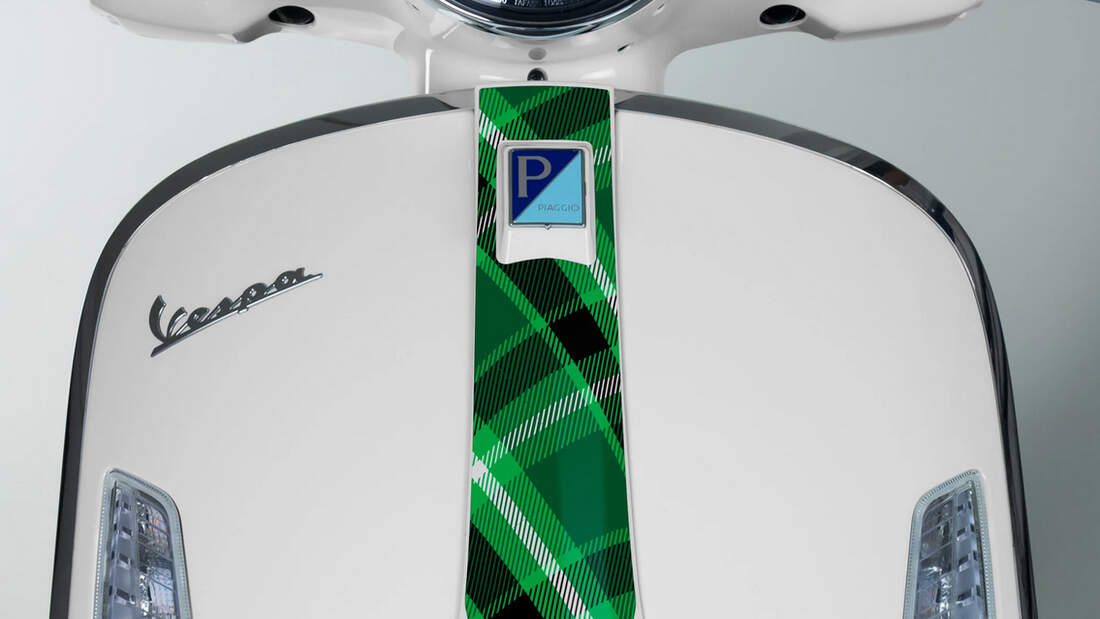 Für Vespa GTS: Uniracing Super Sticker Kit mit Schotten-Karo ...
