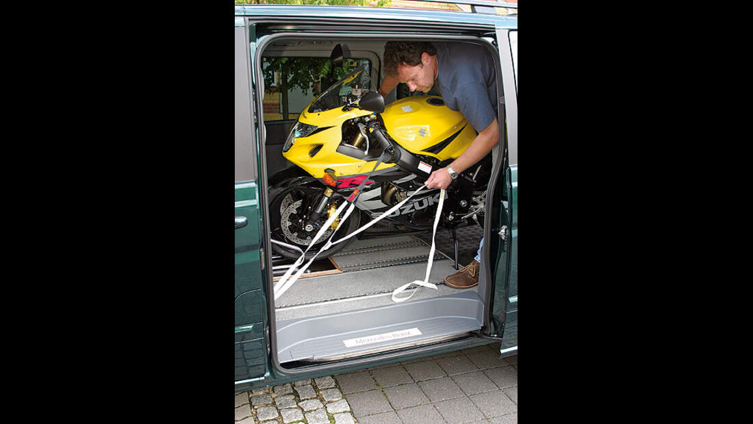 Unterwegs: Wohnmobile und Transportalternativen für Biker ...