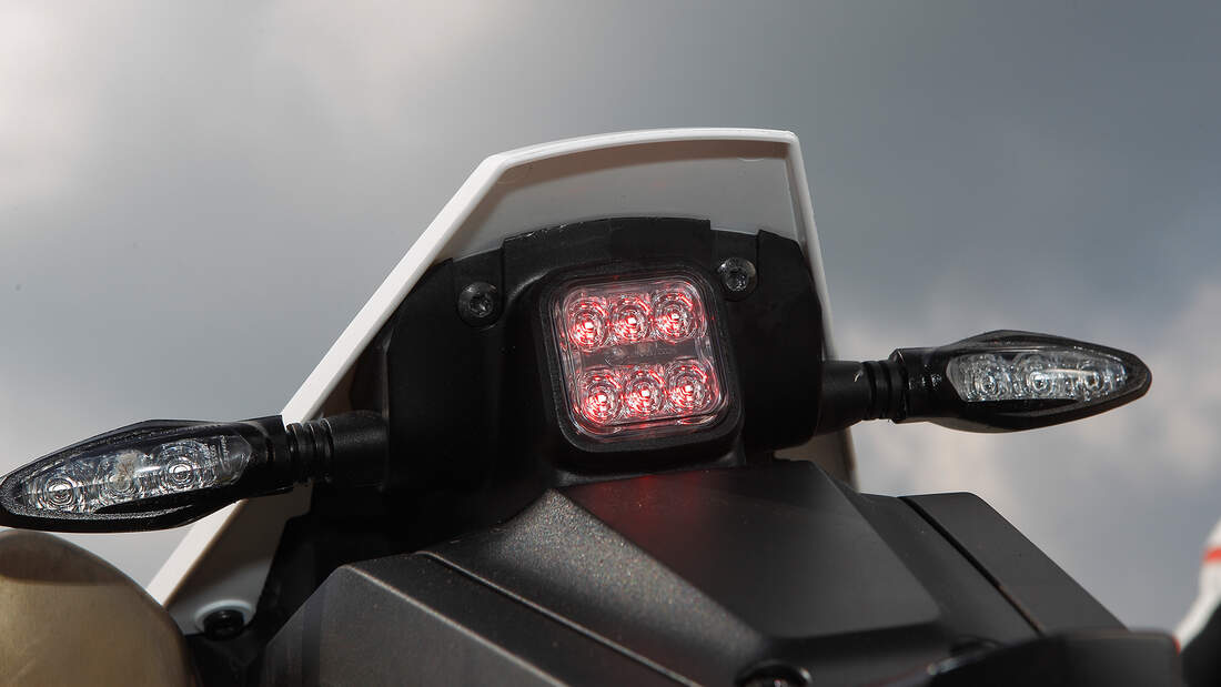 Husqvarna 701 Supermoto im Top-Test | MOTORRADonline.de