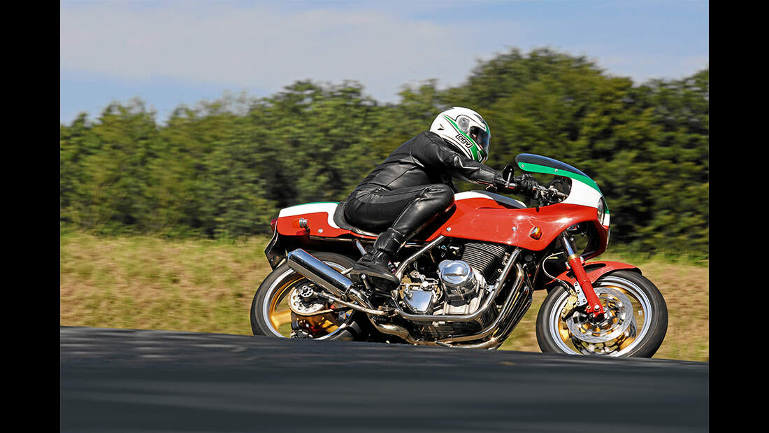 Szene Harris-Laverda | MOTORRADonline.de