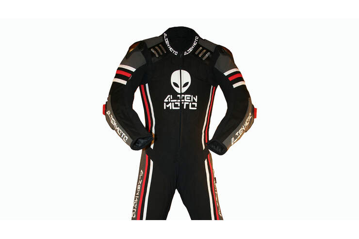 Alien Moto - Textilkombi für die Rennstrecke | MOTORRADonline.de