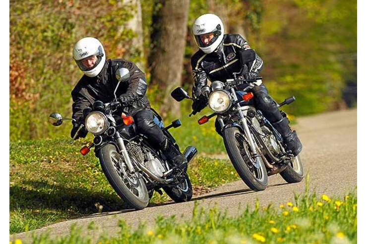 Einzylinder im Vergleich: Honda XBR 500 und Yamaha SRX 6 ...